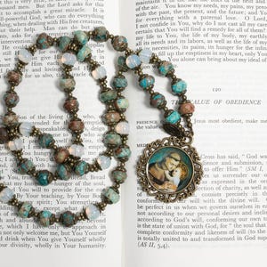 Chaplet Saint Anthony, 8mm Natural Opal, 10x8mm Natural Agate. Caps ...