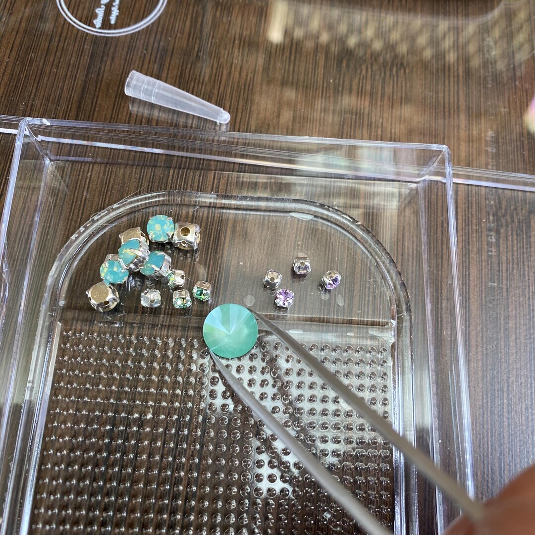 Clear PVC Beadboard/box/tray With Sticky Pad and Tweezers, Designed by ...