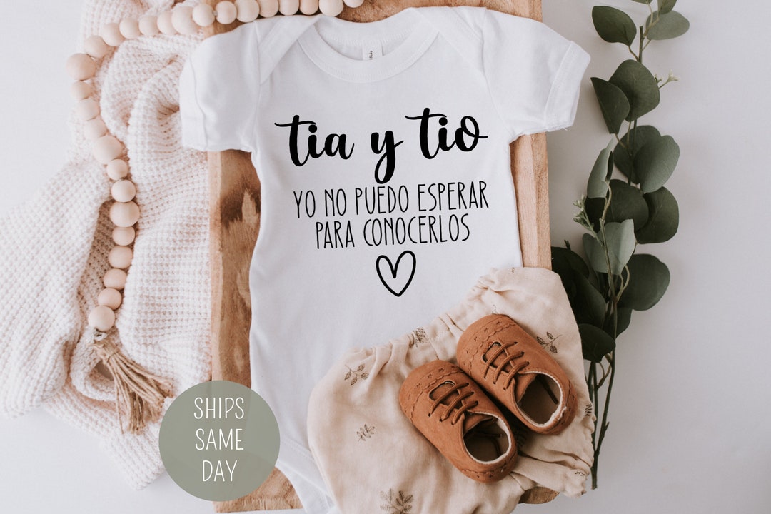 Tia Y Tio Yo No Puedo Esperar Para Conocerlos Onesie®, Tios Anuncio De Bebé Onesie®, Spanish ...