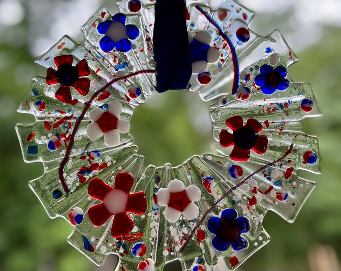 Glass Sculpture Wreath With Tabletop Stand - Etsy