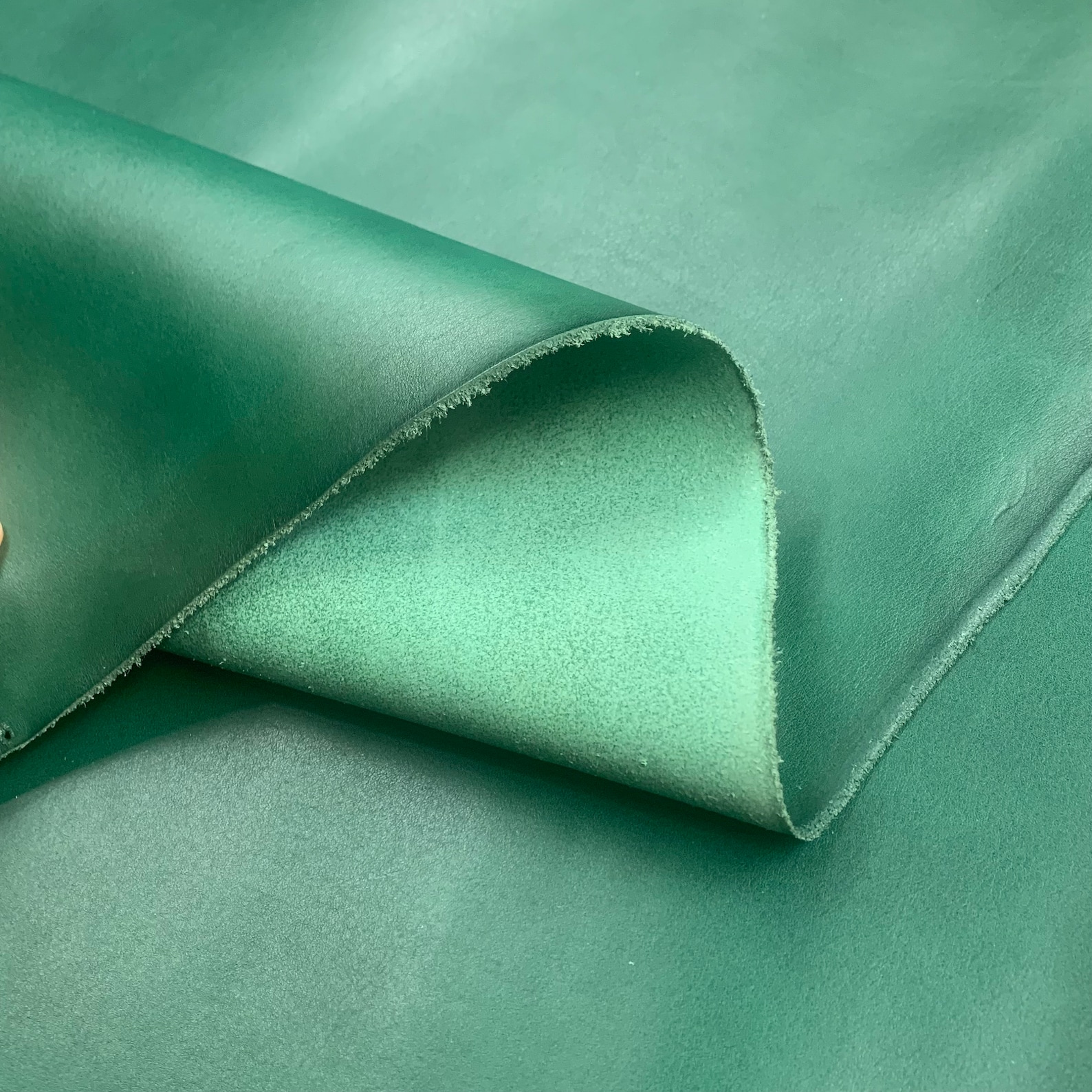 Green Leather |1.6 Mm 4 Oz | Vegetable Tanned | Italian | Medium Shine ...