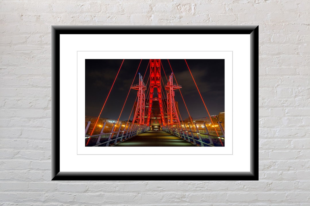 Lowry Bridge / Millennium Bridge / Red / L.S. Lowry / Salford Quays ...