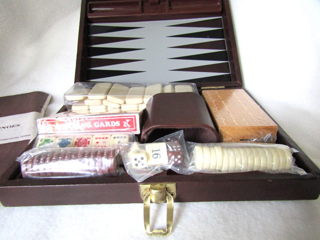 Compact Multi Board Game Set: Backgammon, Cribbage, Poker Dice ...