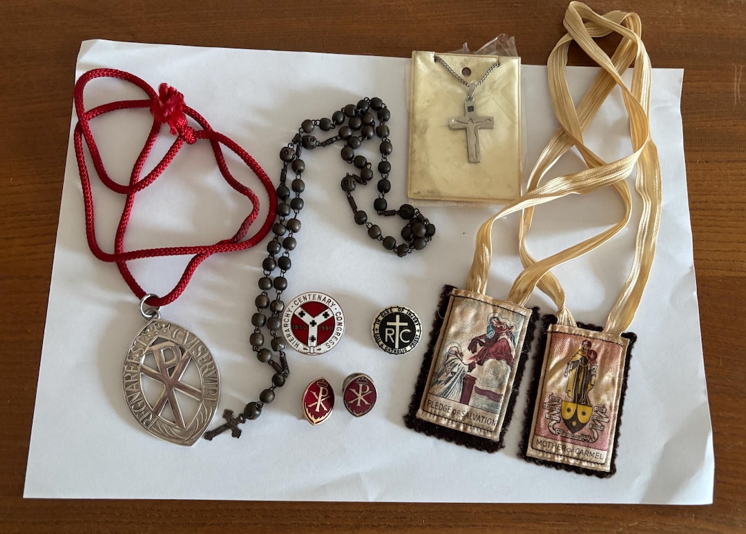 A Selection of Small Vintage Religious Items - Etsy