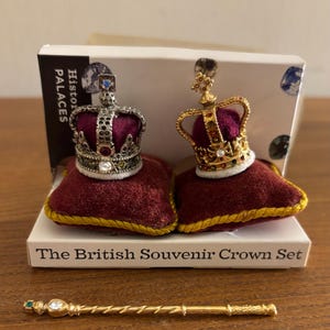 4 Vintage Royalty Souvenirs - Etsy
