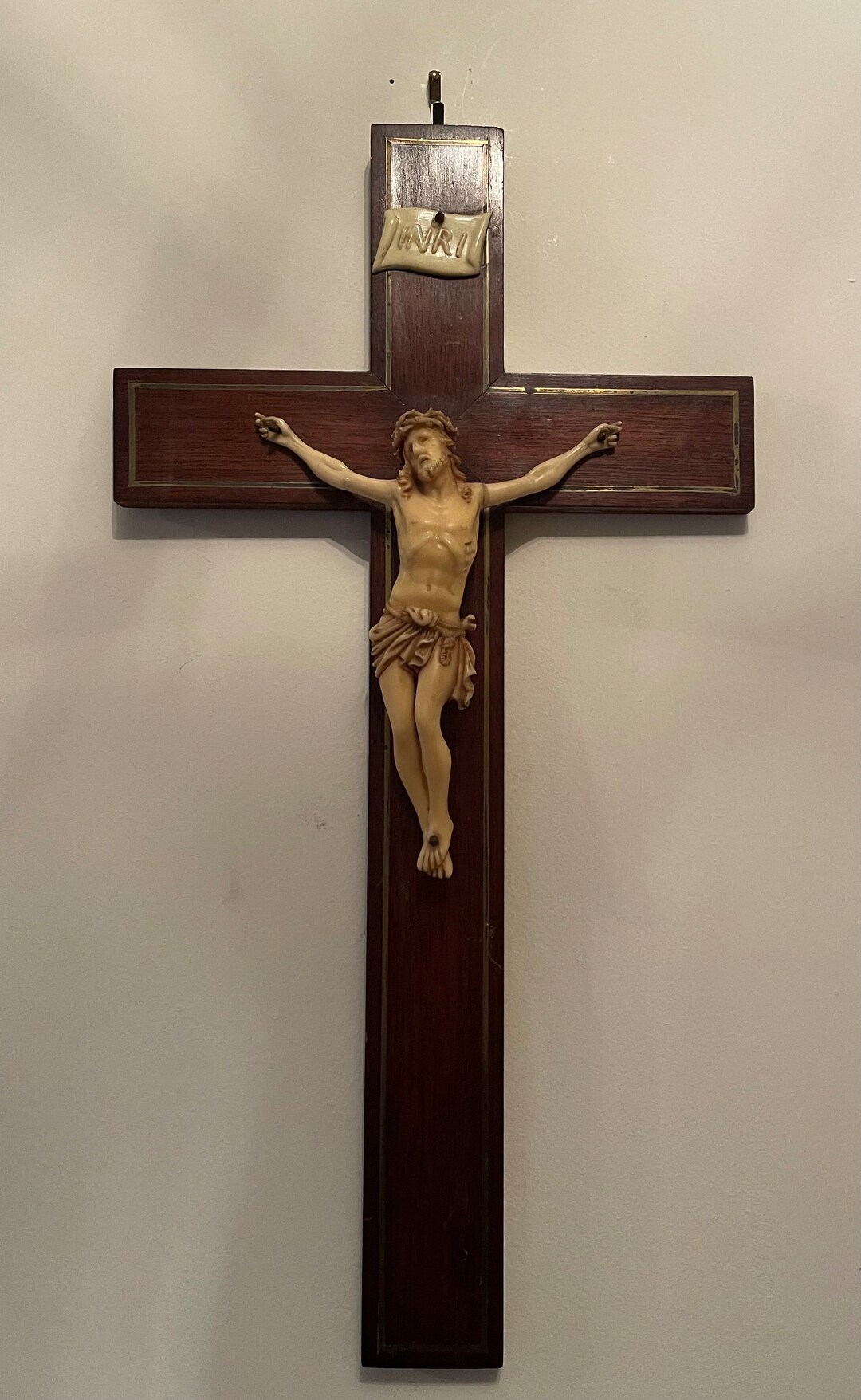 Vintage Wooden Crucifix With a Man-made/resin Figure of Christ - Etsy