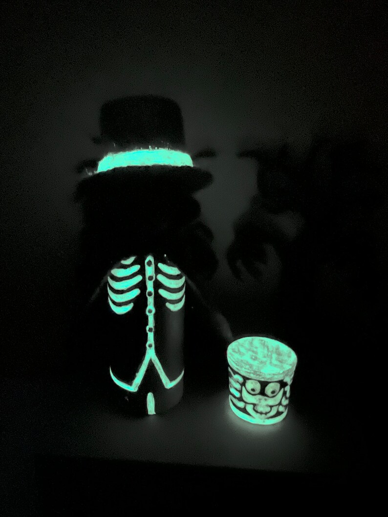 Haunted Mansion Hat Box Ghost Peg Doll - Etsy