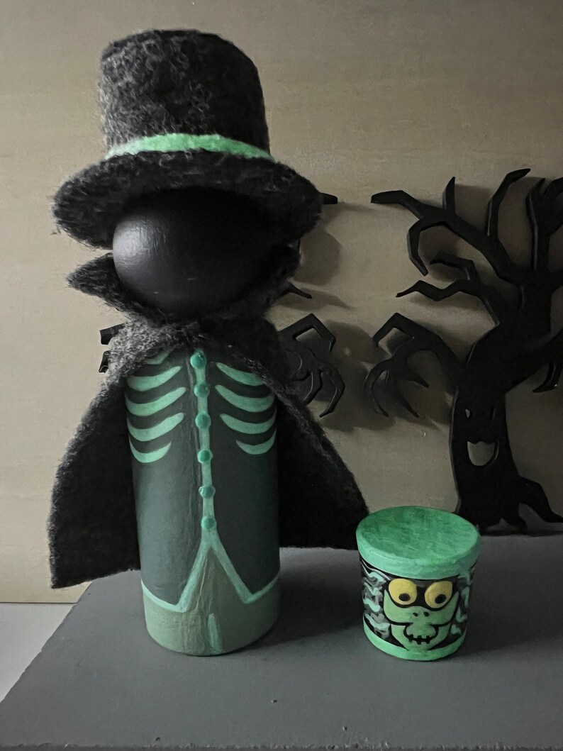 Haunted Mansion Hat Box Ghost Peg Doll - Etsy