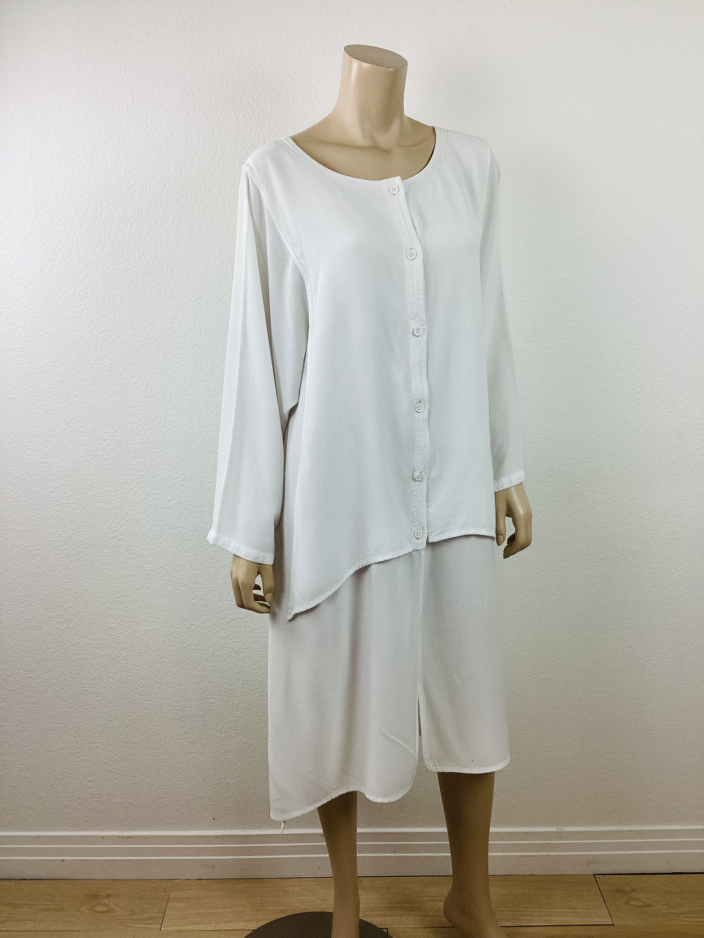Vintage WHITE MOROCCO Laise Adzer / Tienda Ho Style Button - Etsy
