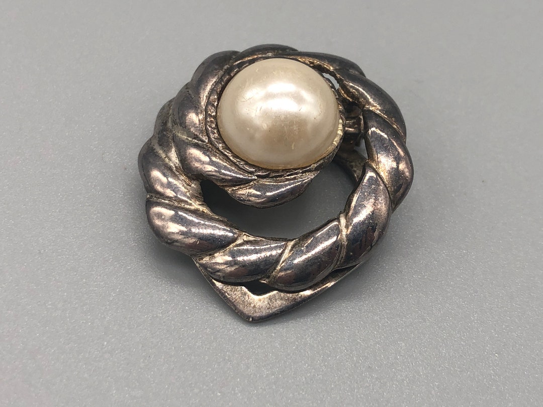 Vintage Silver Tone Wreath Scarf Clip With Faux Pearl Accent | Silver ...