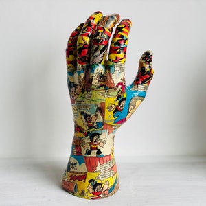 2 Comic Mannequin Hands | Colourful Cartoon Comics | Mannequin Hand ...