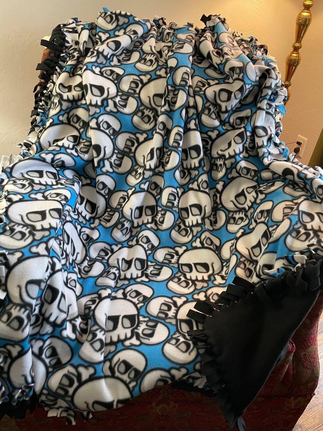 55"x48" SKULLS, SKULLS, SKULLS No-sew Fleece Blanket, Knotted Fleece ...