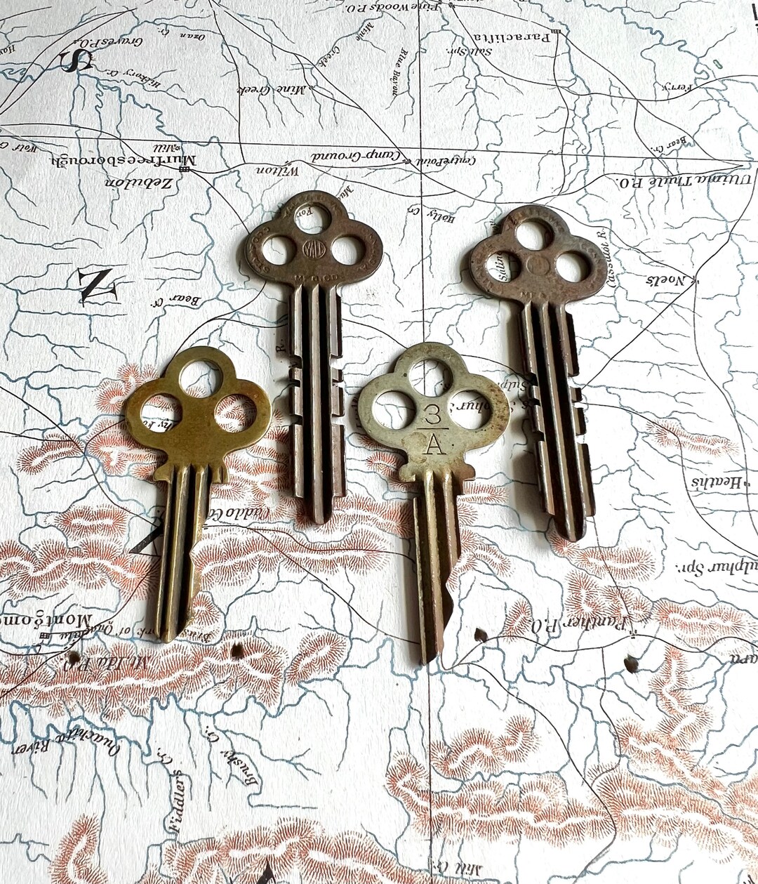 Vintage Keys Four 4 Old Keys Vintage Keys Architectural Salvage Home ...