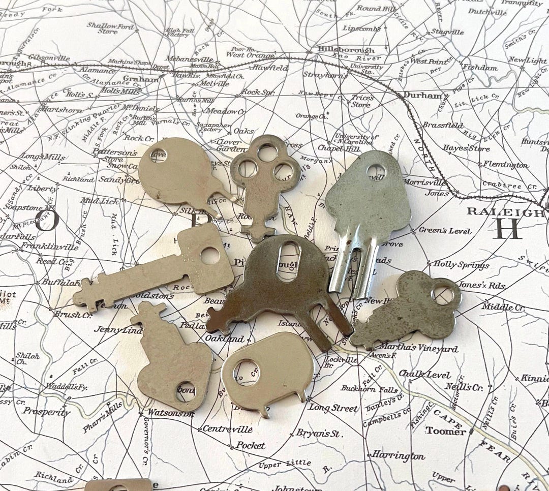 Eight (8) RANDOMLY ASSORTED Small Keys / Luggage / Dispenser / Diary ...