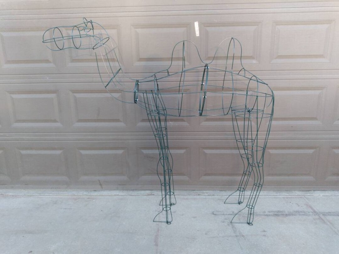 Bactrain Camel Topiary Animal Frame. Camel Sculpture, Large Topiary ...