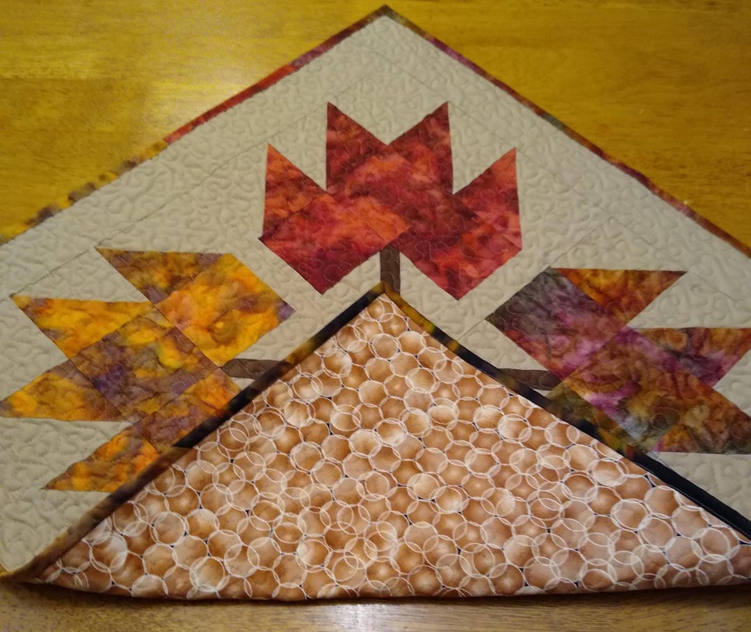 Maple Leaf Table Topper - Etsy