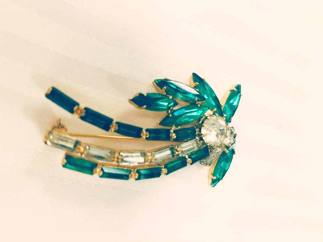 Glamorous Mid-century Modern Comet/palm Tree Brooch - Green Baguette ...