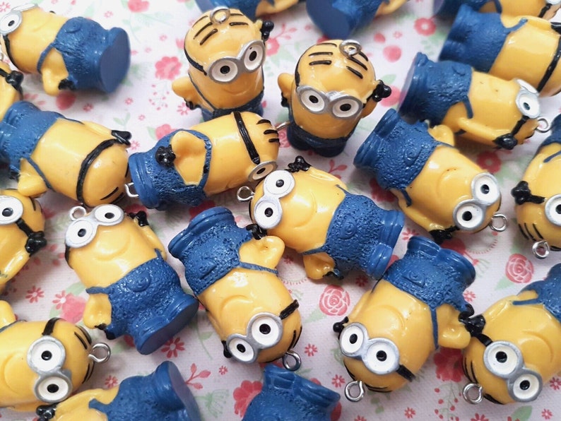 2/4/6 Cute Cartoon 3D Minions Resin Charms Crafts Jewellery Keyring ...