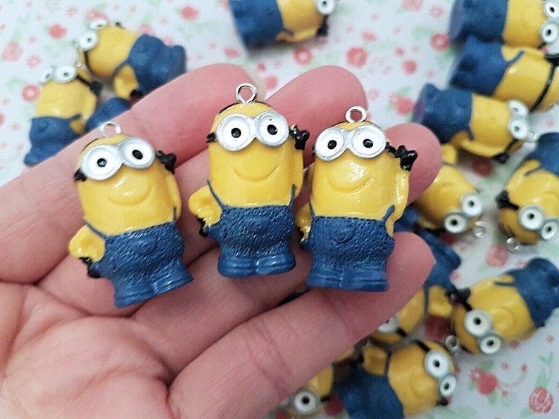 2/4/6 Cute Cartoon 3D Minions Resin Charms Crafts Jewellery Keyring ...