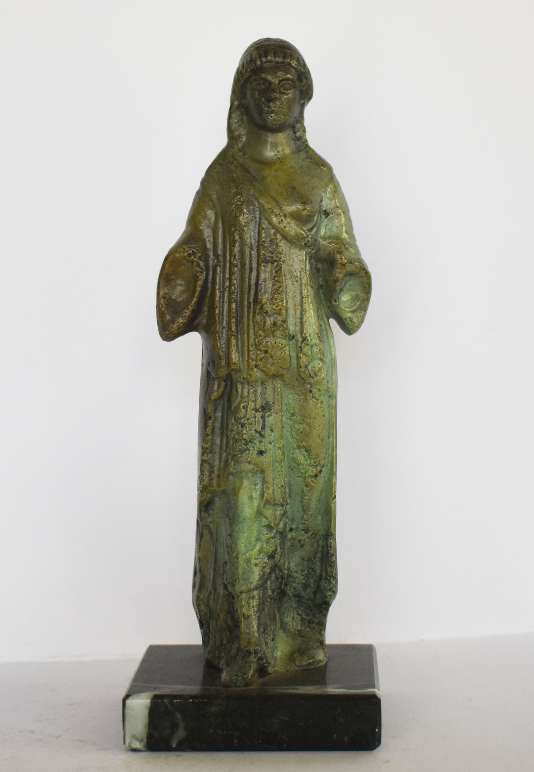 Statue de Kore - figurine Maiden - socle en marbre - reproduction ...