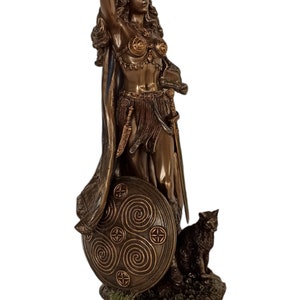 Freya Freyja - Norse Goddess Associated With Love, Beauty, Fertility, Sex, War, Gold, and Seiðr ...