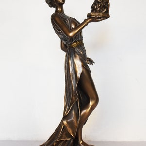 Pandora - First Human Woman Created by Hephaestus - Pandora's Box ...