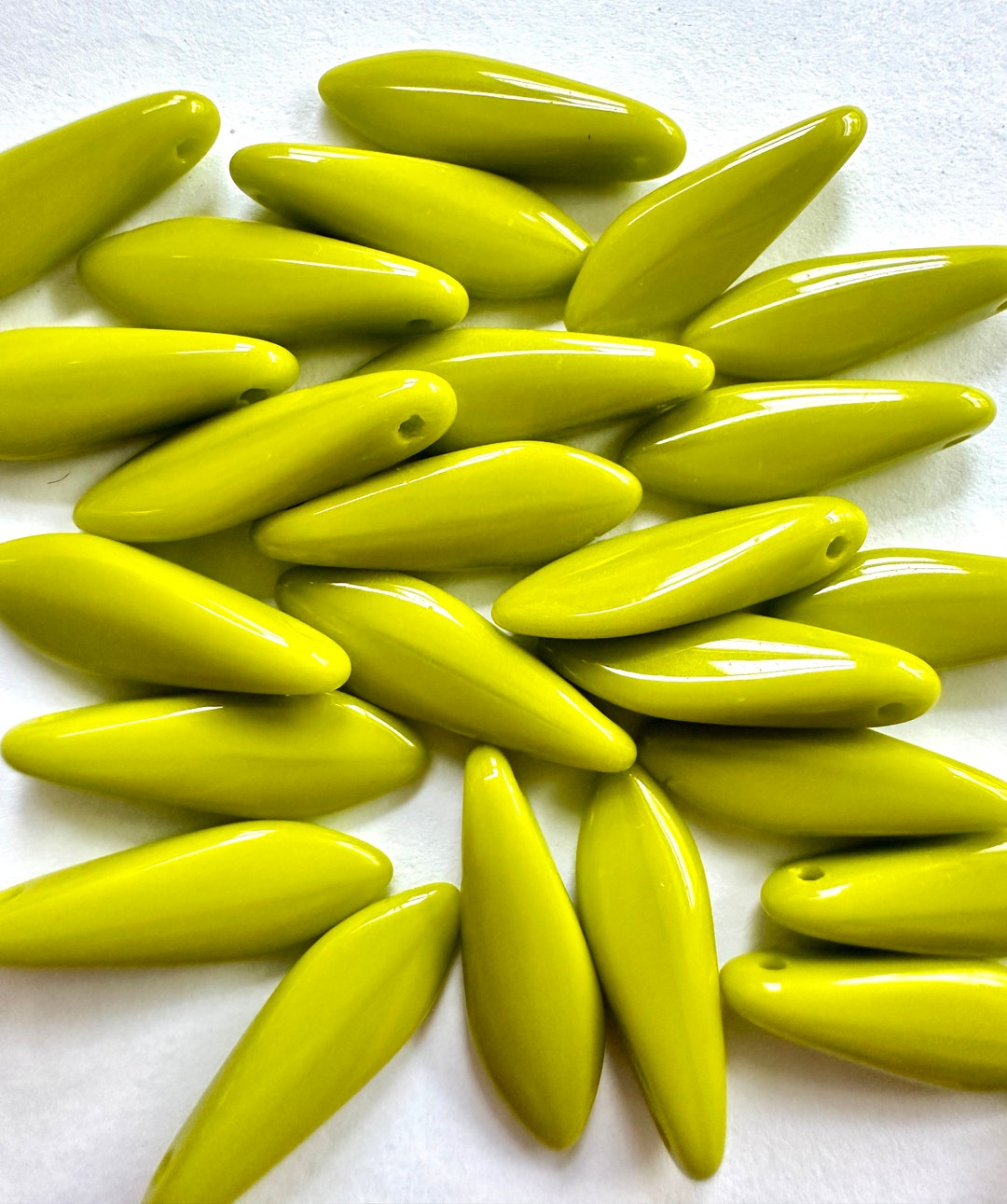 1 Hole Czech 15 X 6mm Glass Daggers (25 Beads) - Opaque Lite Wasabi - Etsy