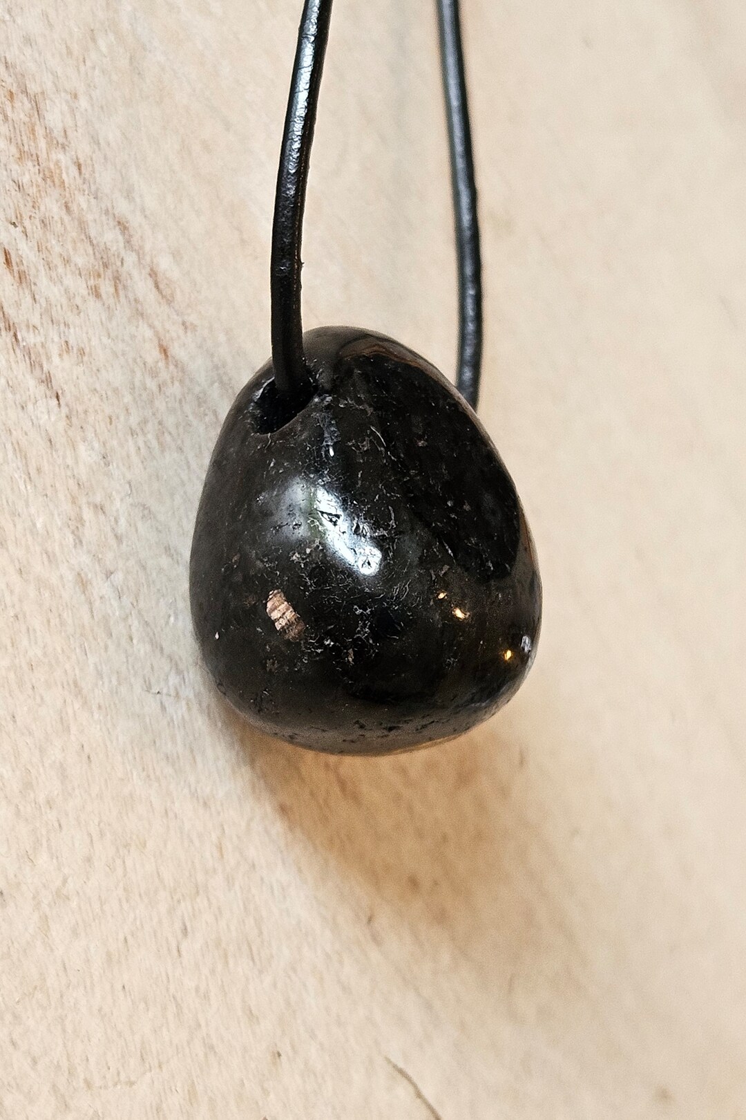 Magischer Nuumit sehr seltener Stein aus Grönland, Anhänger, 26 x 18 x ...