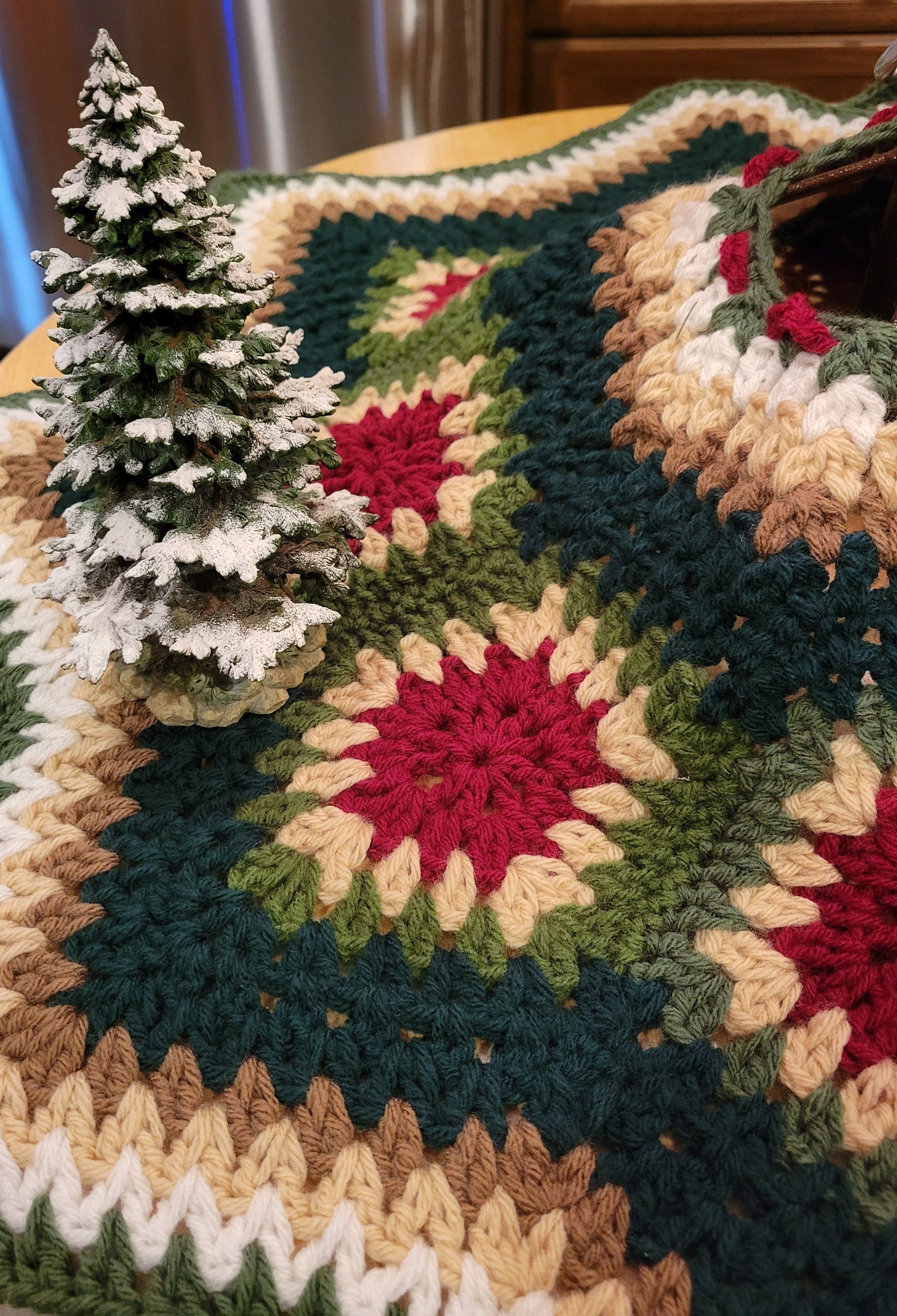 Granny Ripple Tabletop Pencil Tree Skirt/ Vintage Crochet Pattern ...
