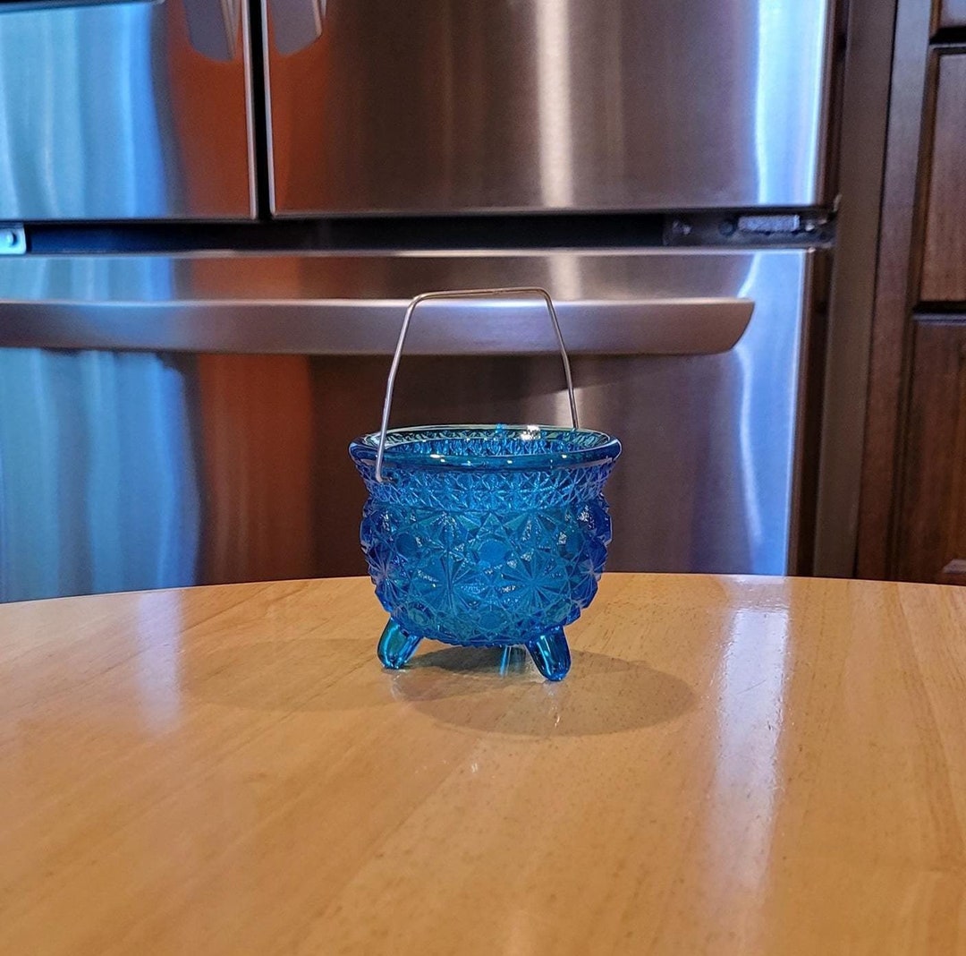 Vintage/ L. E. Smith Daisy and Button Colonial Blue Glass Kettle/ 1971 ...