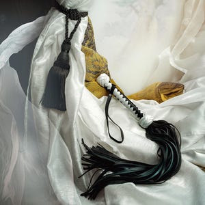 Handmade Thuddy Leather Flogger,black and White BDSM Whip for Quiet ...