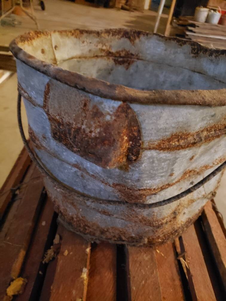 Rusted Galvanized Tin Bucket - Etsy Norway