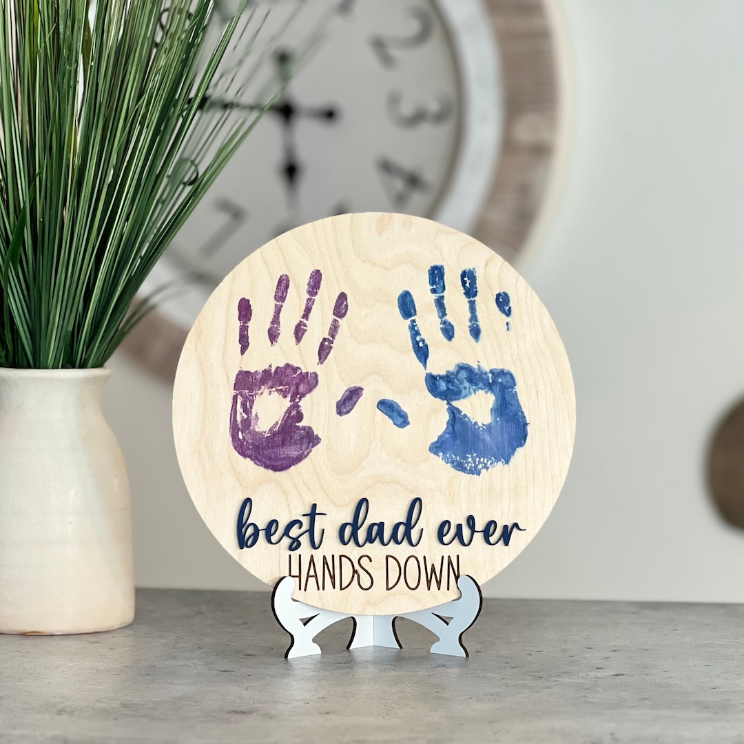 Kid's Handprint Father's Day Sign // Kid's DIY Father's Day Gift ...