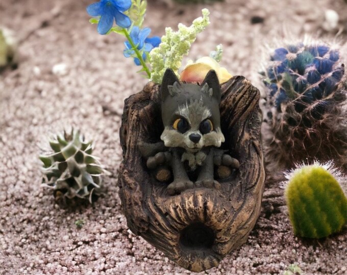 Wolf Planter Sculpture for Flowers, Cactus and Succulent Plants, Indoor ...