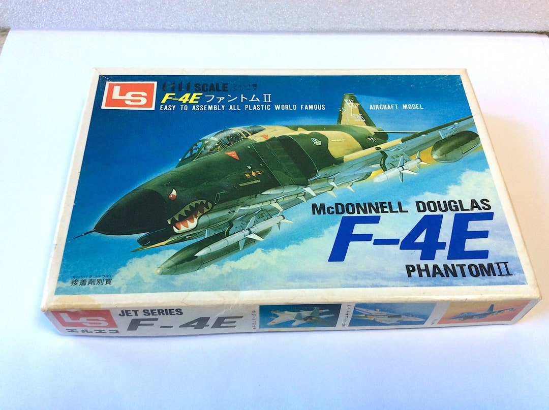 FIGHTER JET Japan Model Kit F-4E Phantom II 1/144 Scale Kit Contents ...