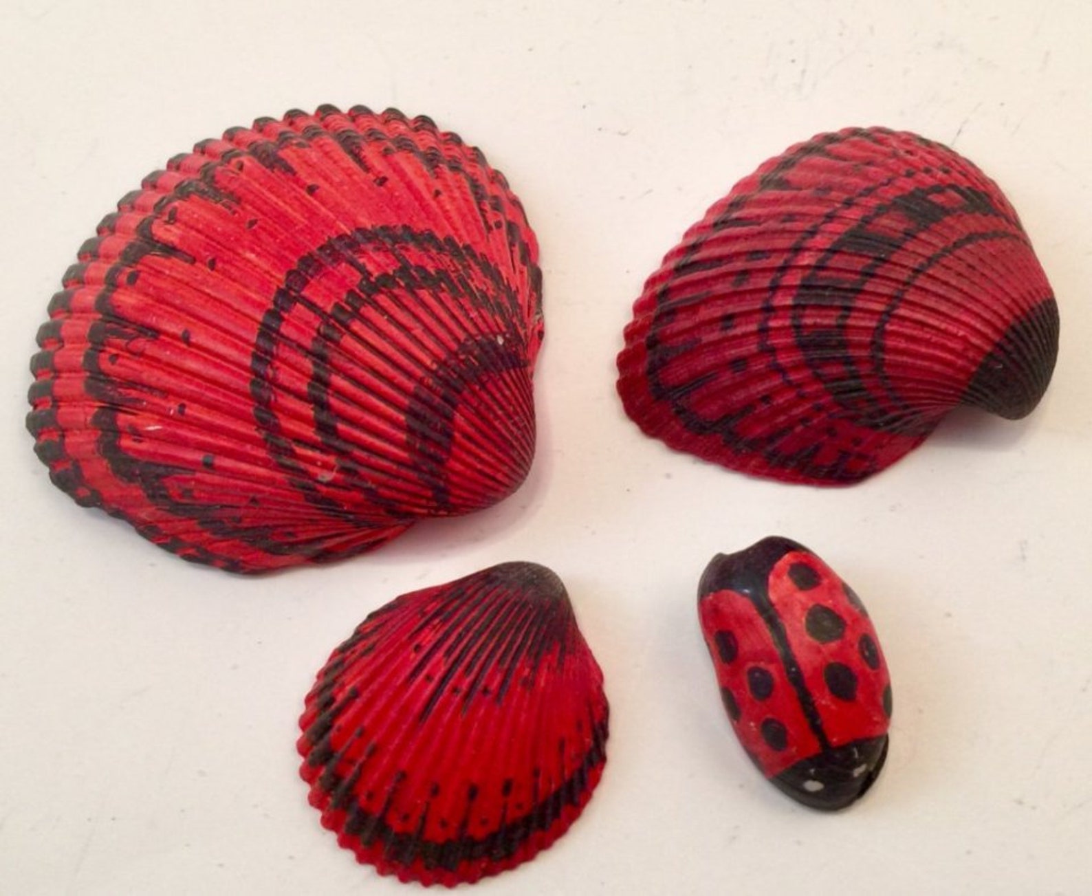 Set of 4 Red and Black Painted Seashell Art - Etsy