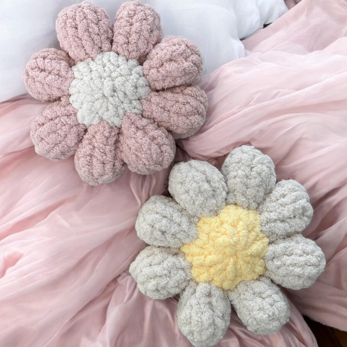 Finger Knit Chunky MINI Flower Pillow Tutorial- Pattern, Teen Decor ...