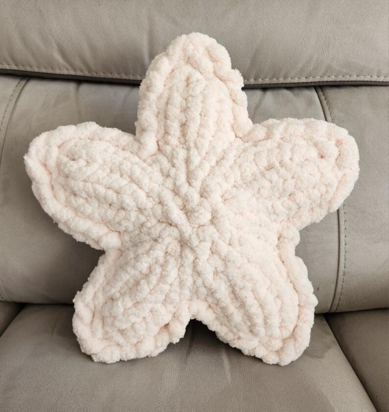 Finger Knit Chunky Star Pillow Tutorial- Pattern, Teen Decor, SPACE - Etsy