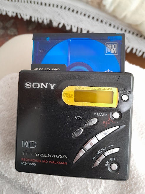 SONY Recording MD Walkman MZ-R500 in Super Good Condition, Free ...