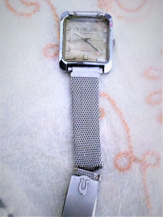 Square Swiss made Vialux watch from 1970s. - Gem