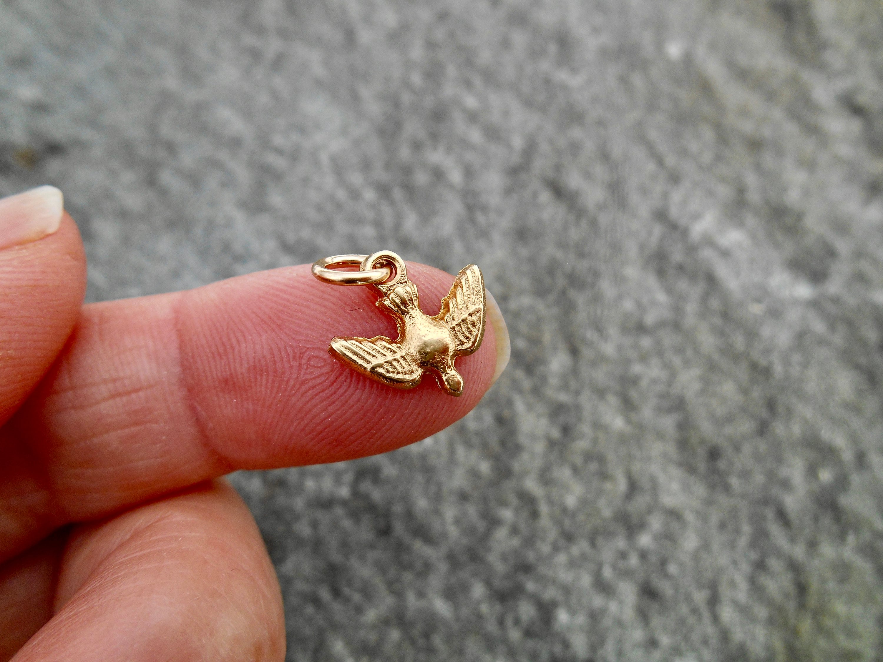 TINY Gold Tone Dove Charm/ Dove Charm for Bracelet/necklace - Etsy