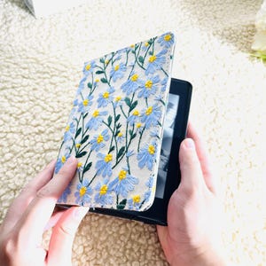 Embroidered Blue Daisy Gray Fabric Kindle Case,kindle 6" 2024, Kindle ...