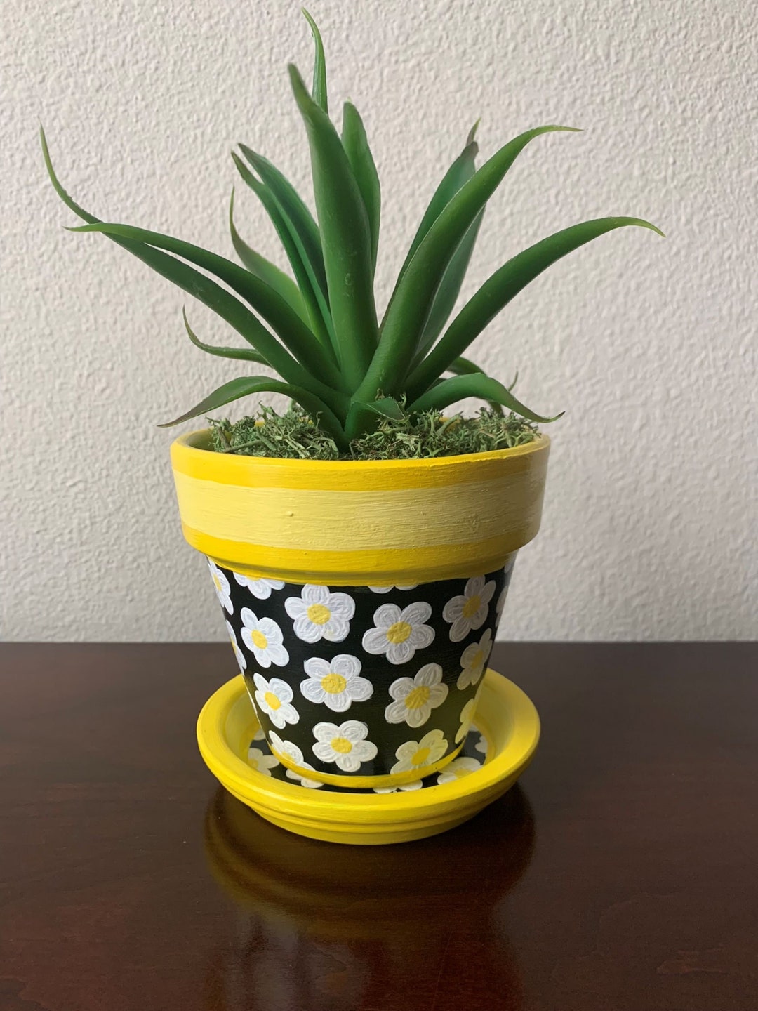 Daisy Planter With Drainage Tray | Custom Flower Terracotta Pot With ...