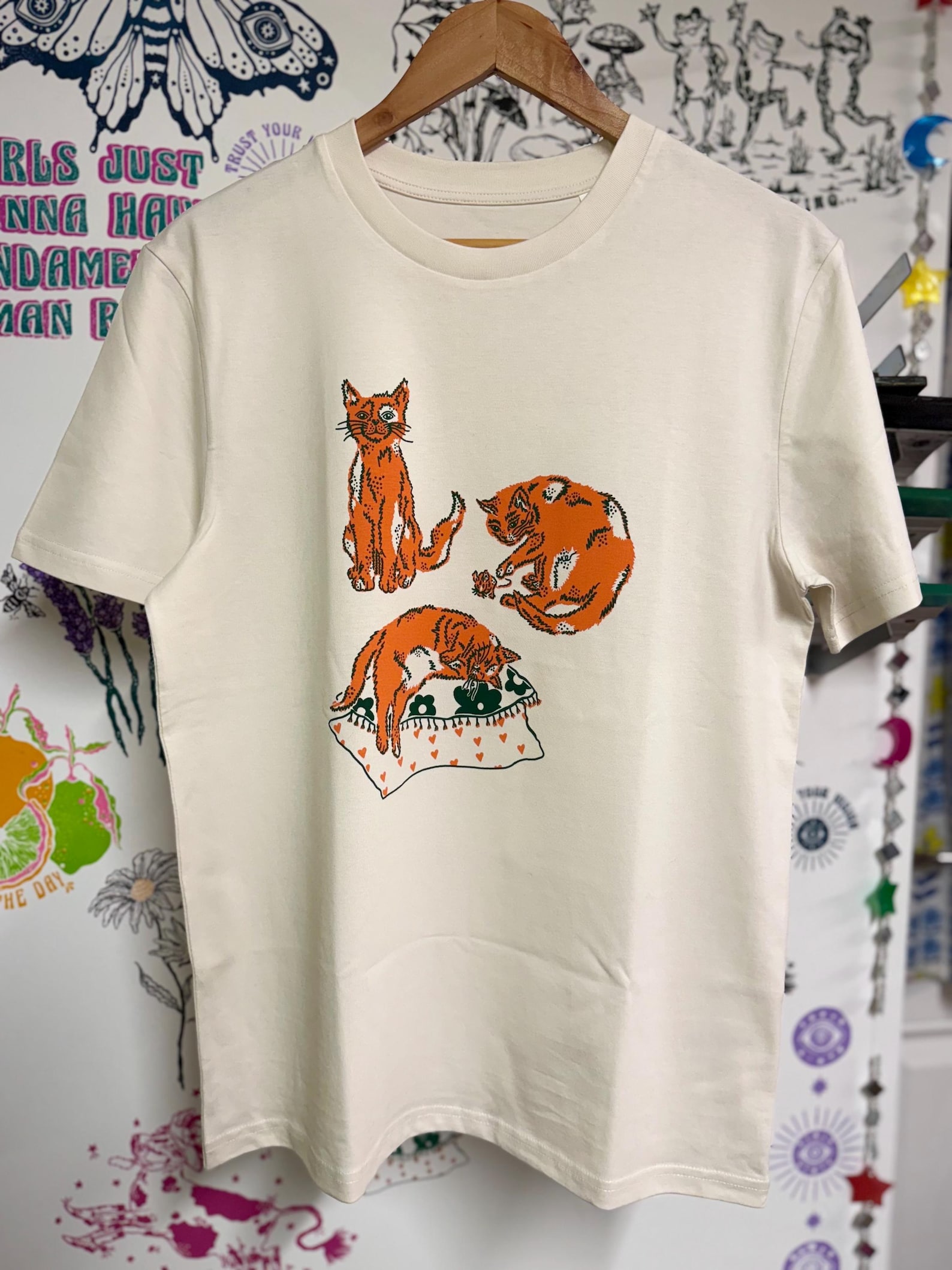 Cosy Cat T-shirt/ Cat Print Tee/ Cat Lover Gift/ Hand Screen Printed ...