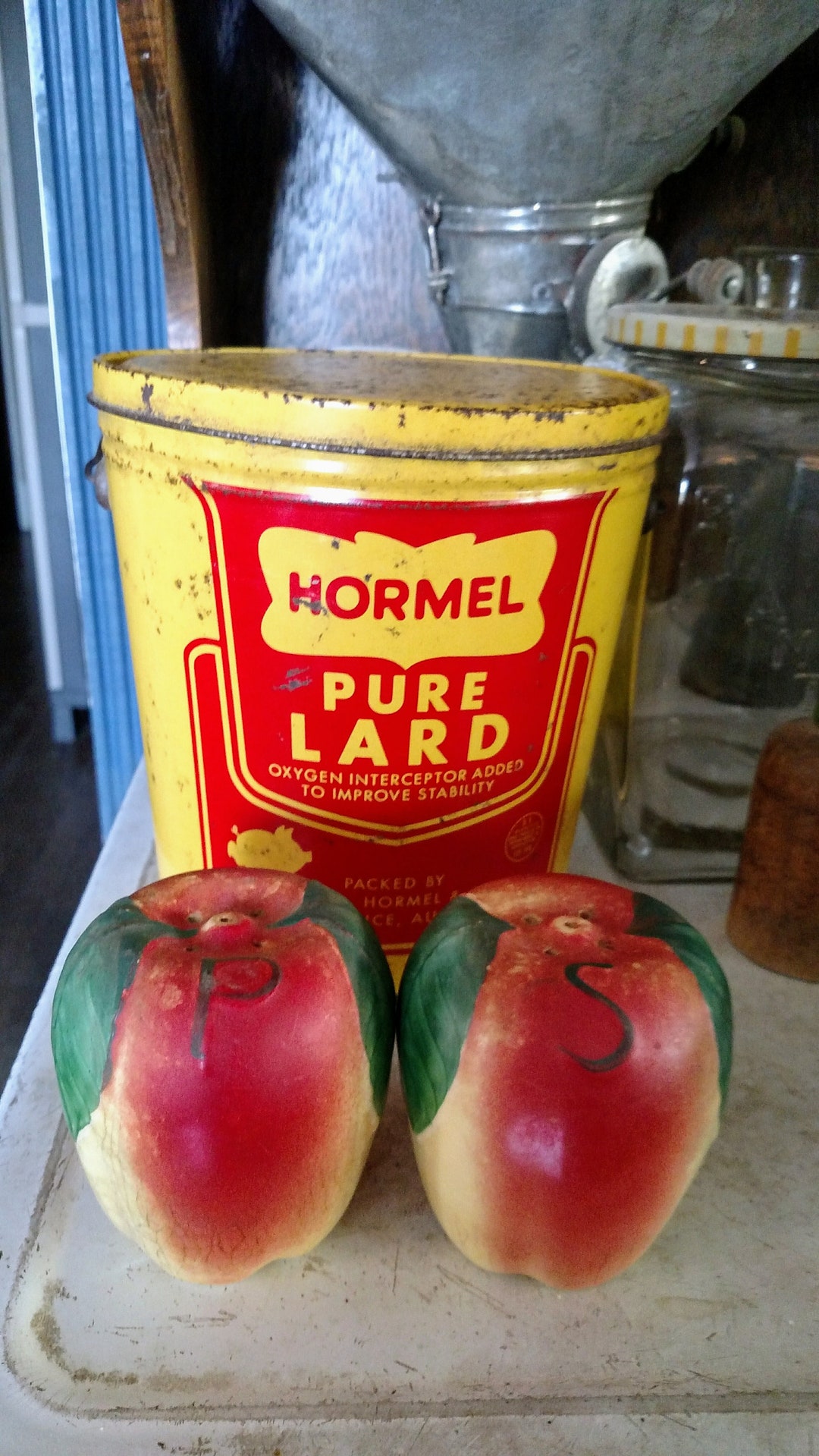 Hull Blushing Apple Design Salt & Pepper Shakers, Collectible, Vintage ...