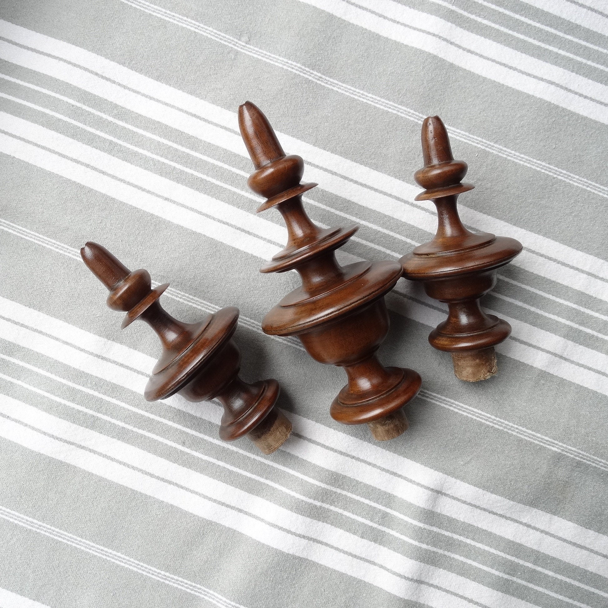 3 Wooden Finials/antique Turned Wood Finials/pediment Embellishments/3 ...