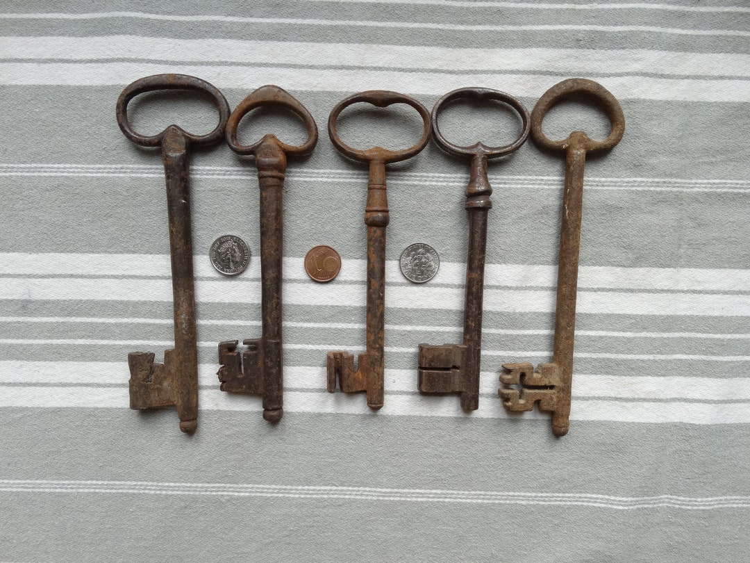 5 Antique Keys/french Skeleton Keys/old Door Keys/decorative Keys/clefs ...