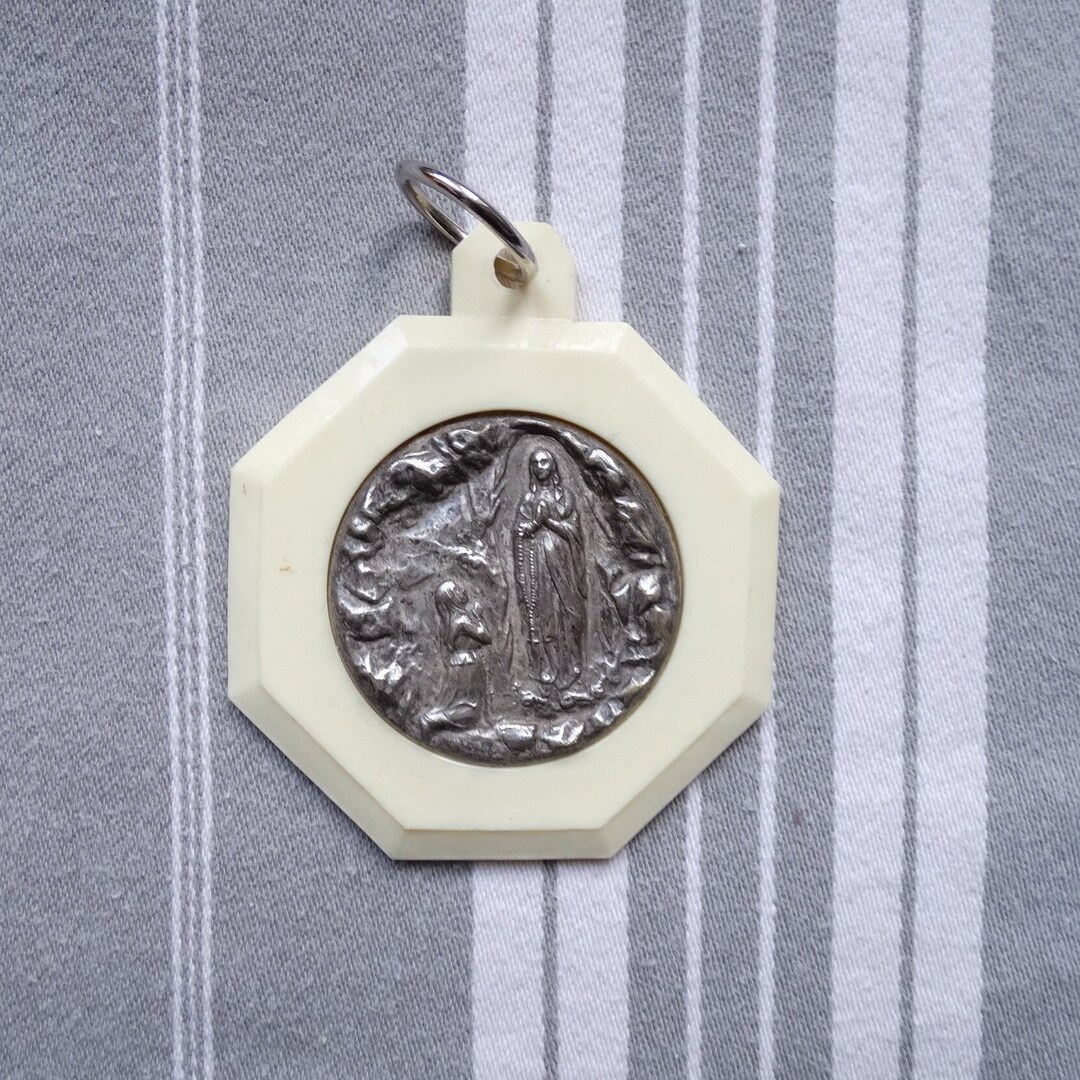 Vintage Crib Protector/virgin Mary Cradle Medal/lourdes Souvenir ...