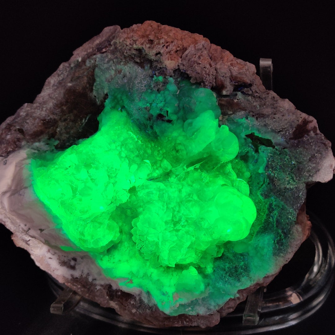 UV Reactive Hyalite Opal Geode, Mexico - Etsy