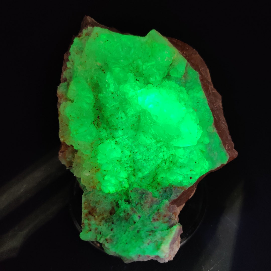 UV Reactive Hyalite Opal Geode, Mexico - Etsy